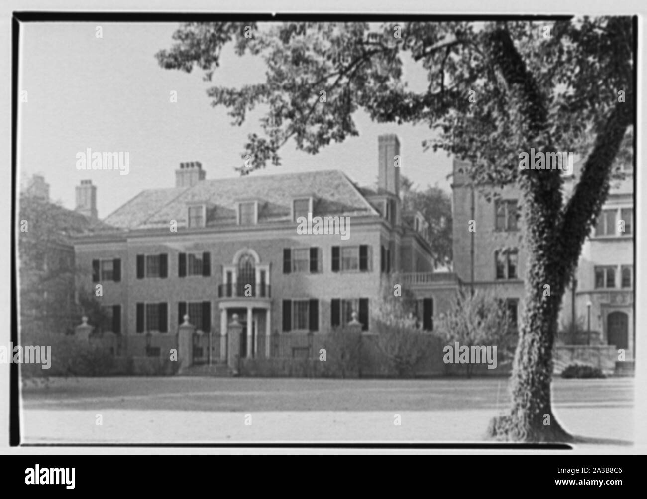 High Resolution Yale Silliman College