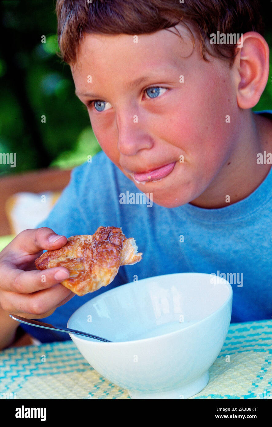 boy having breakfast Stock Photo - Alamy