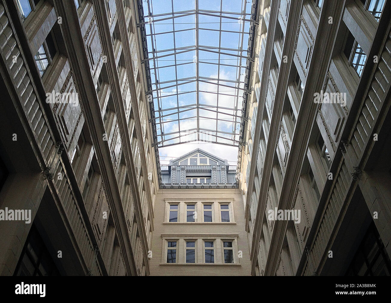Atrium architecture hi-res stock photography and images - Alamy