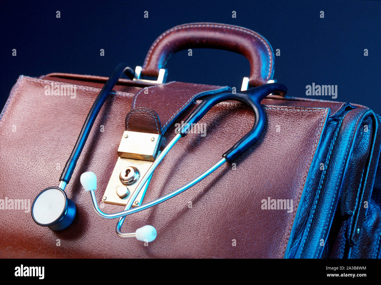 medical briefcase, stethoscope Stock Photo - Alamy