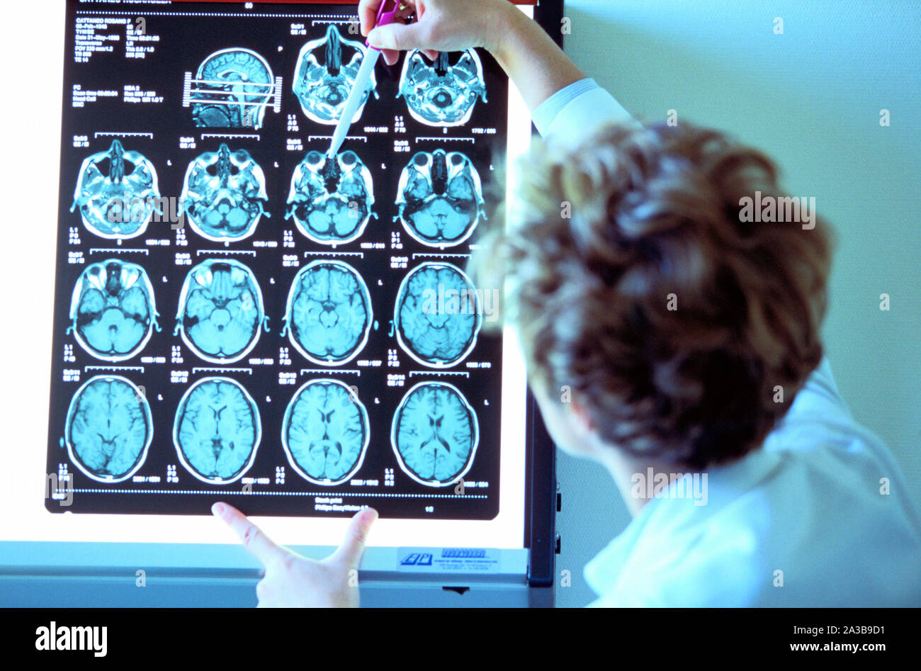 Brain neurons brain scan hi-res stock photography and images - Alamy