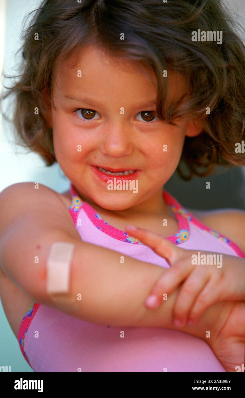 little girl, adhesive bandage Stock Photo - Alamy