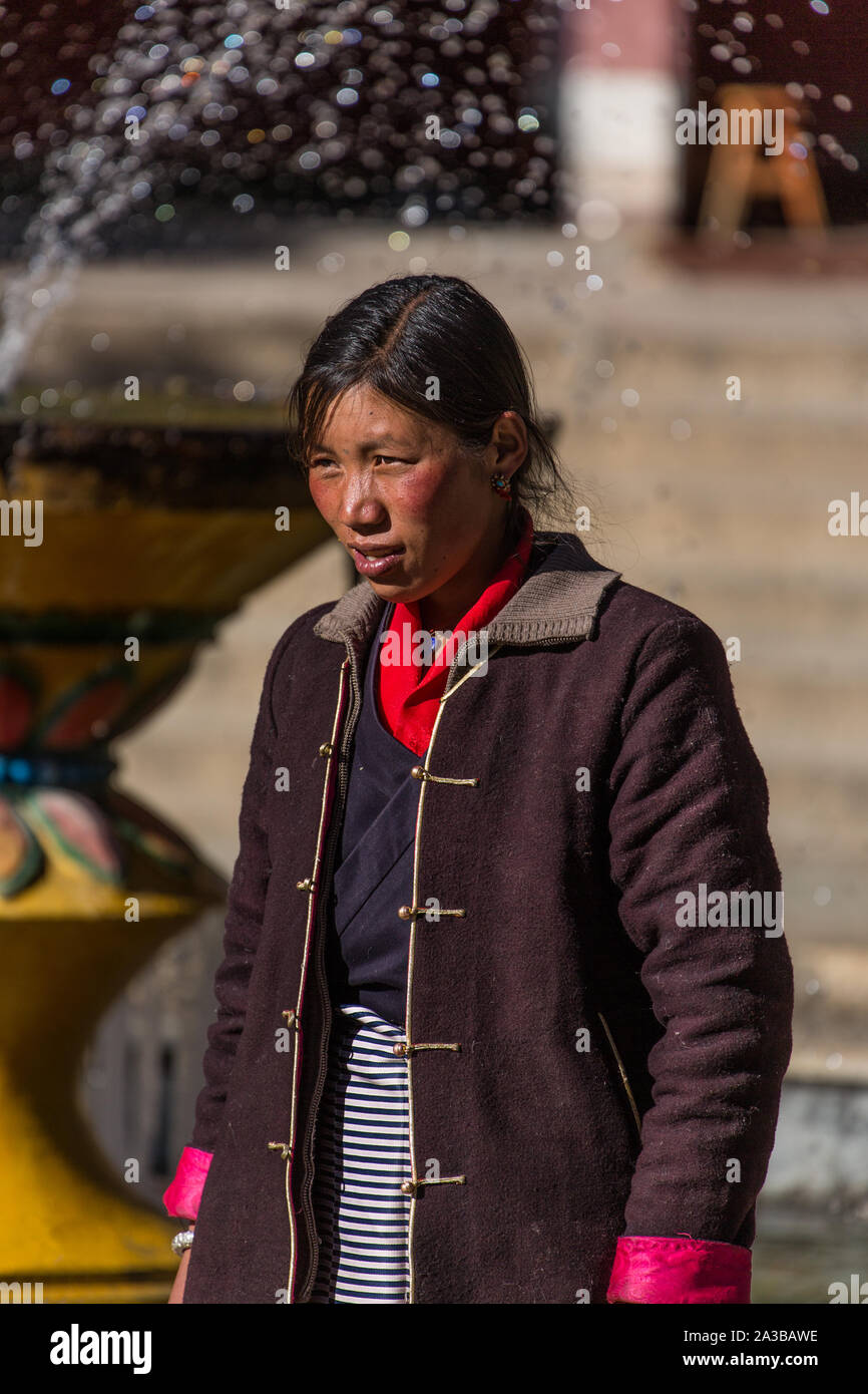 Woman chuba dress tibet hi-res stock photography and images - Alamy