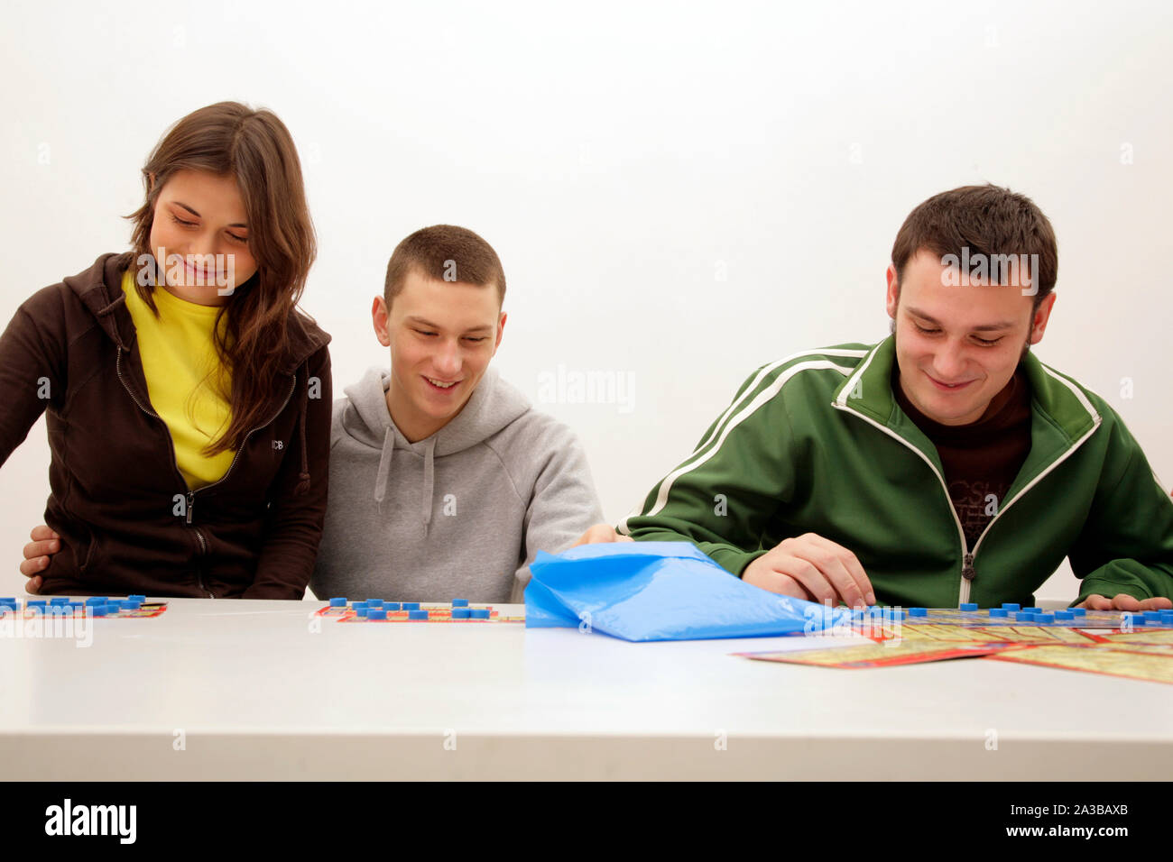 teenagers playing bingo Stock Photo - Alamy