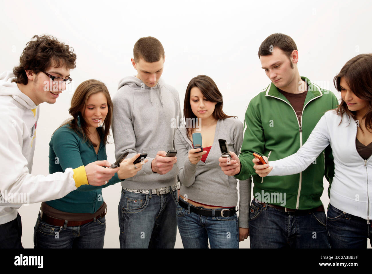 teenagers with mobile phones Stock Photo - Alamy