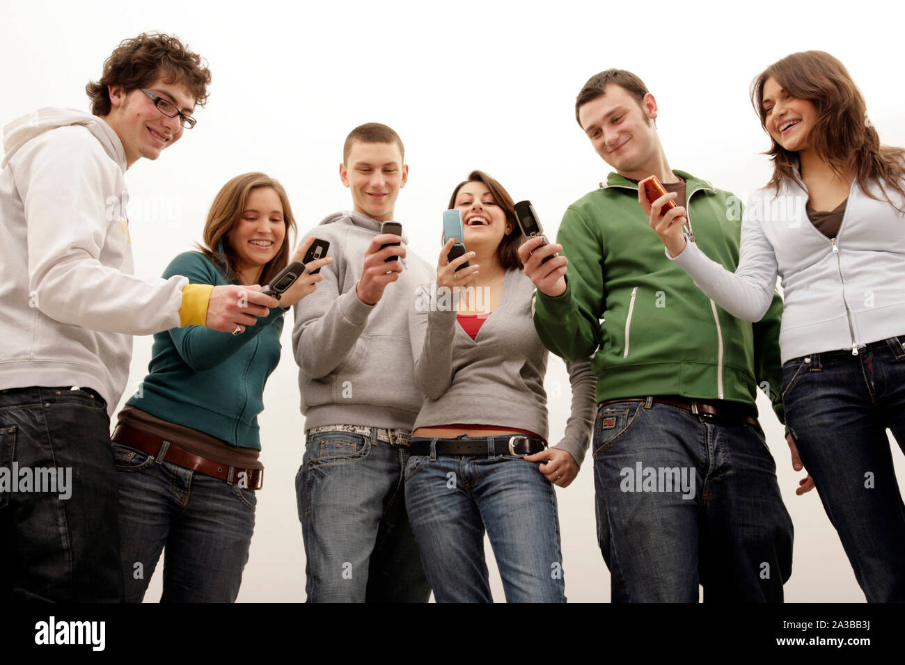 teenagers with mobile phones Stock Photo - Alamy