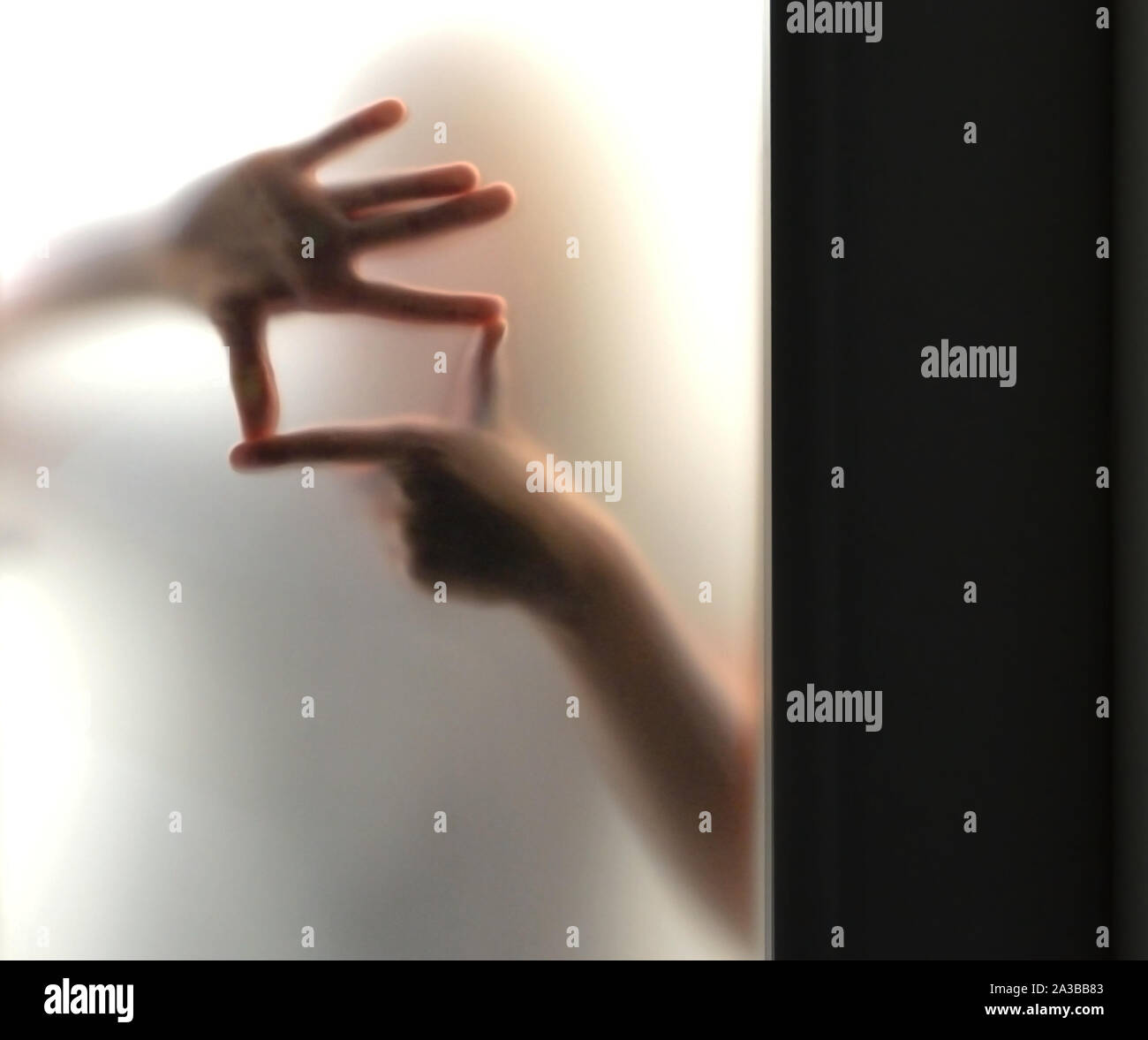 Finger frame sign hi-res stock photography and images - Alamy