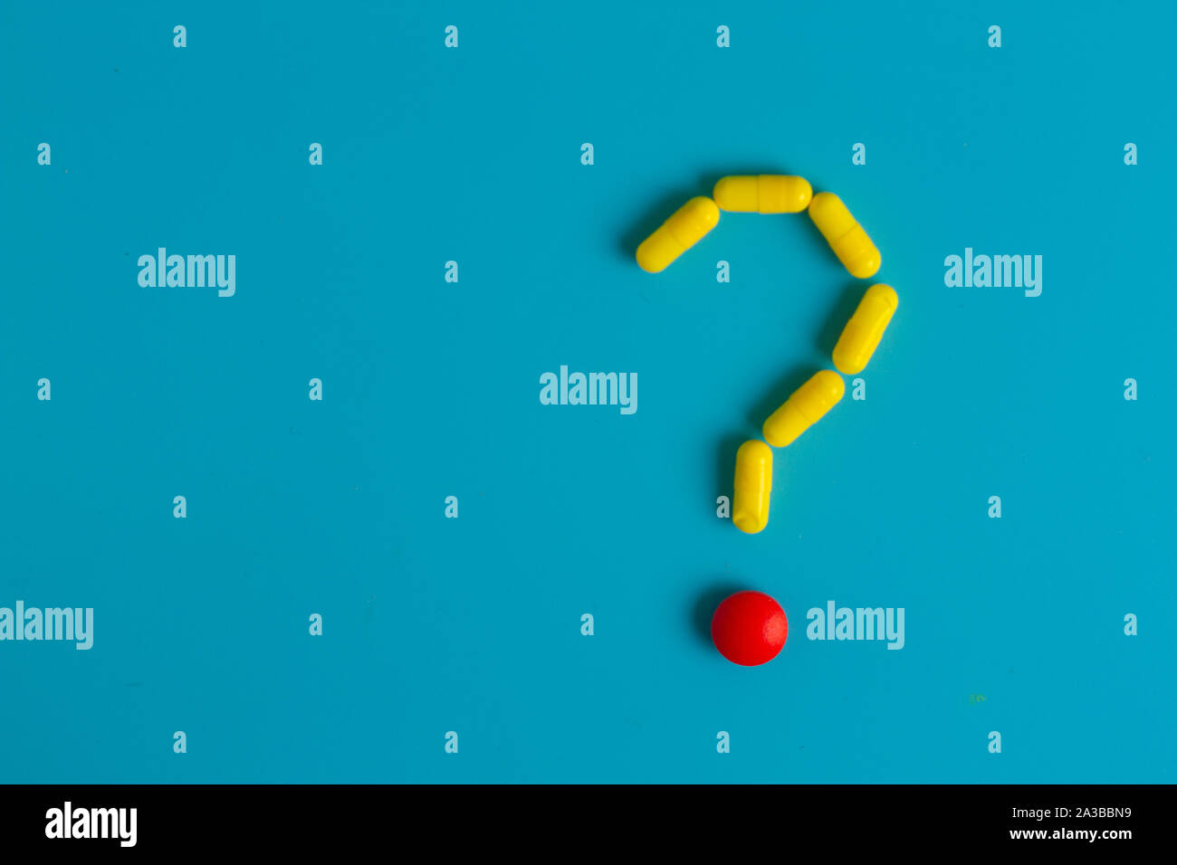 Question mark made of pills. Copy space Stock Photo - Alamy