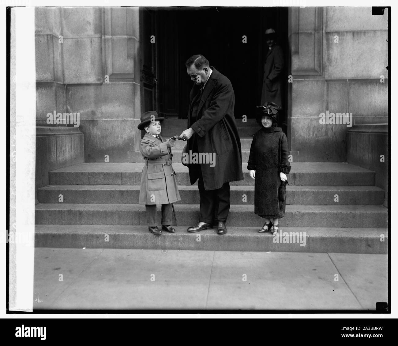 Singer midgets hi-res stock photography and images - Alamy