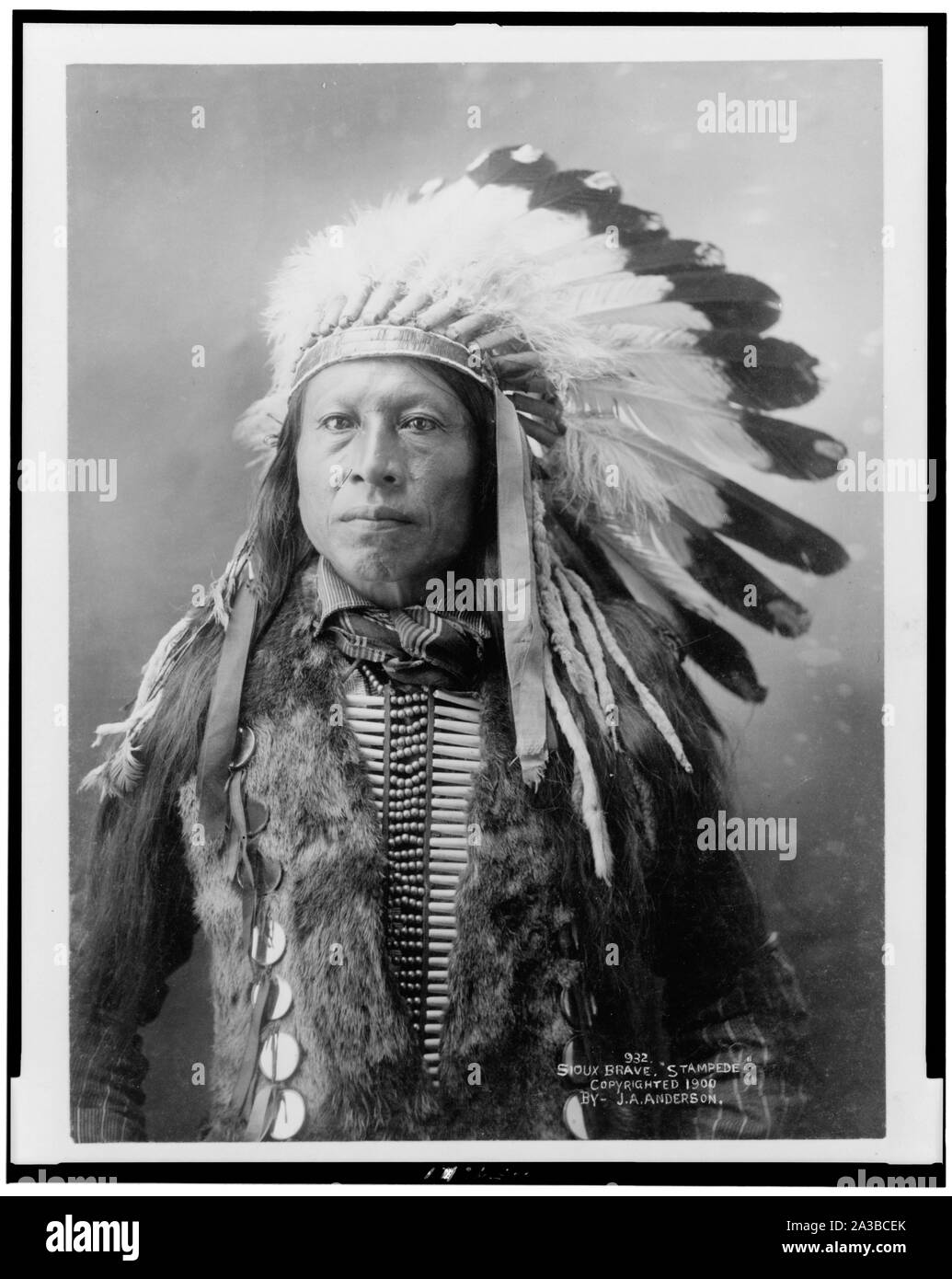 Native american brave hi-res stock photography and images - Alamy