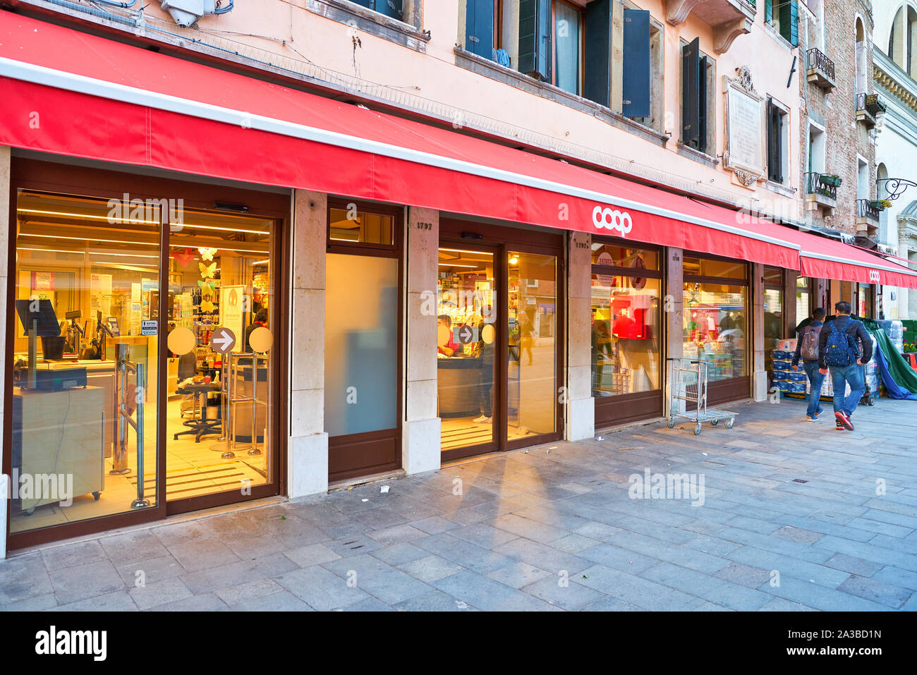 Coop supermarket italy hi-res stock photography and images - Alamy