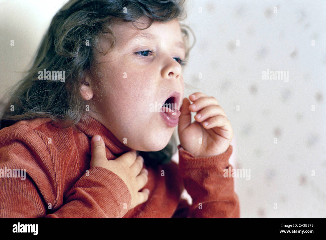 little girl, coughing Stock Photo - Alamy