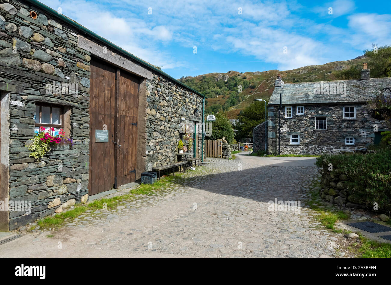 Cumbrian farmhouse and farm barn buildings in summer Rosthwaite ...