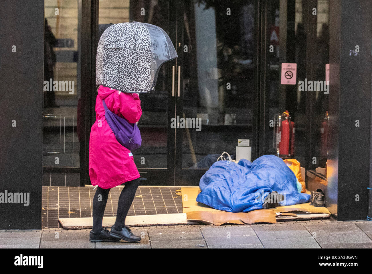 Pavement beggars hi-res stock photography and images - Alamy