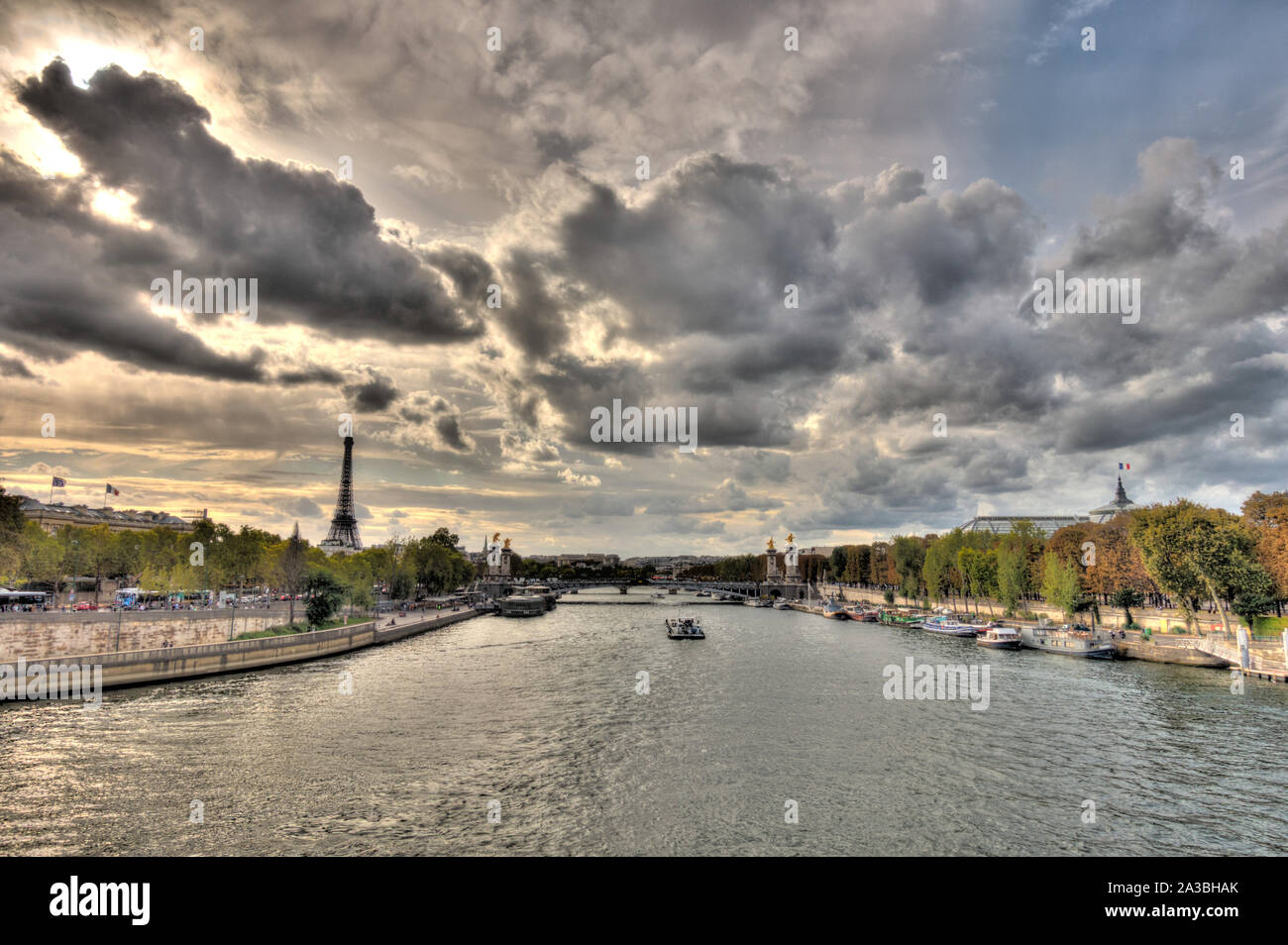 Paris riverside france hi-res stock photography and images - Alamy