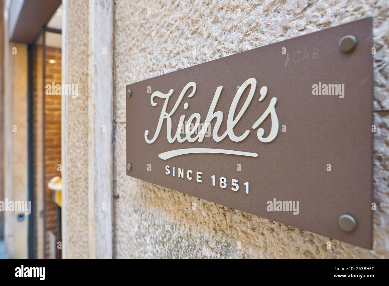 Kiehls logo hi-res stock photography and images - Alamy