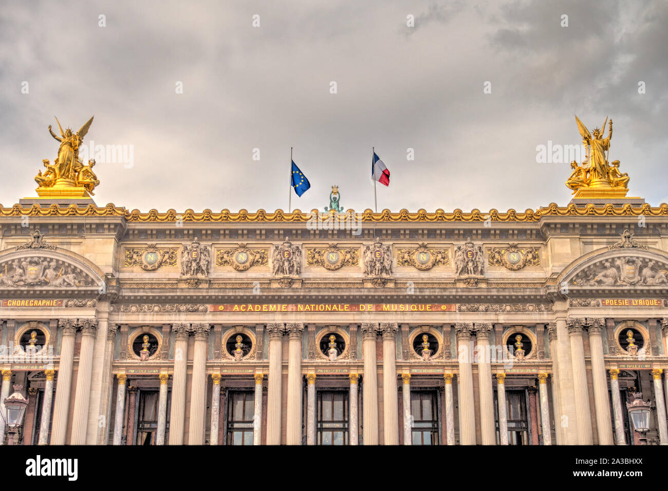 Beautiful shot opera house hi-res stock photography and images - Alamy