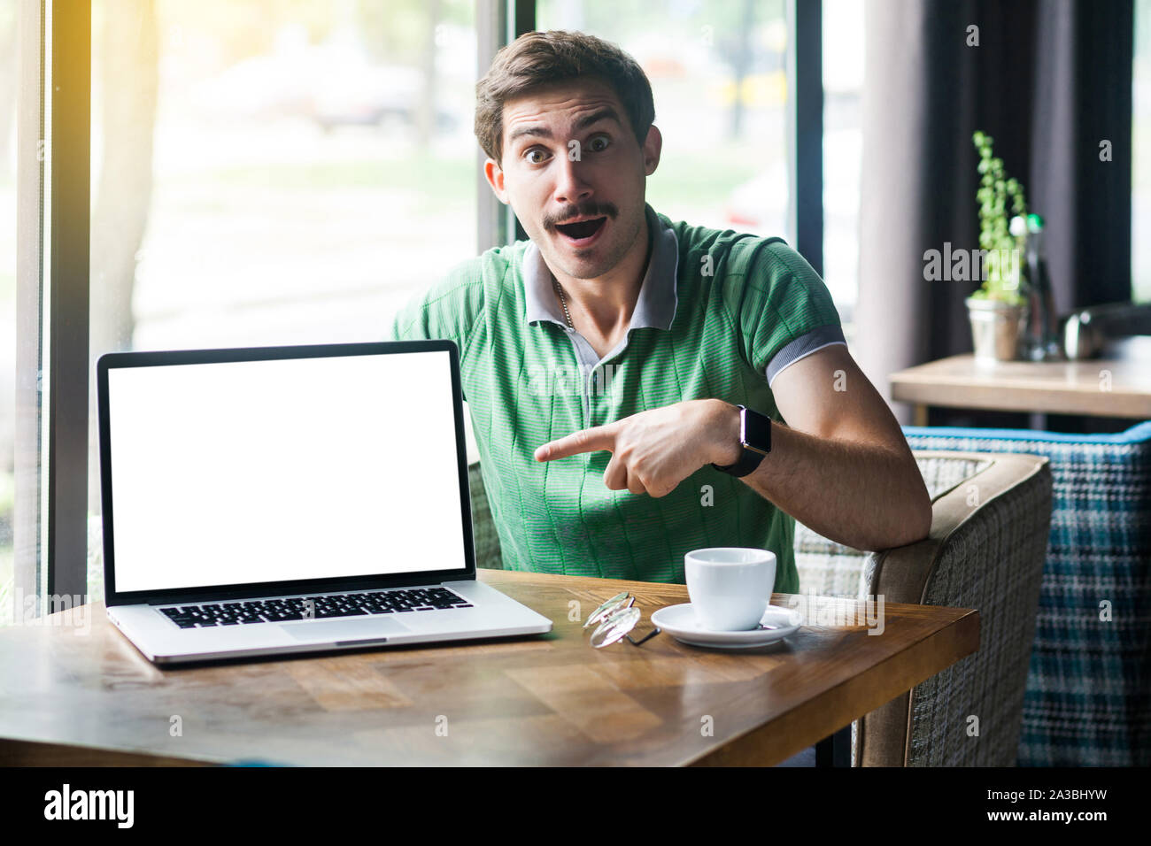 Shocked face in an empty office hi-res stock photography and images - Alamy