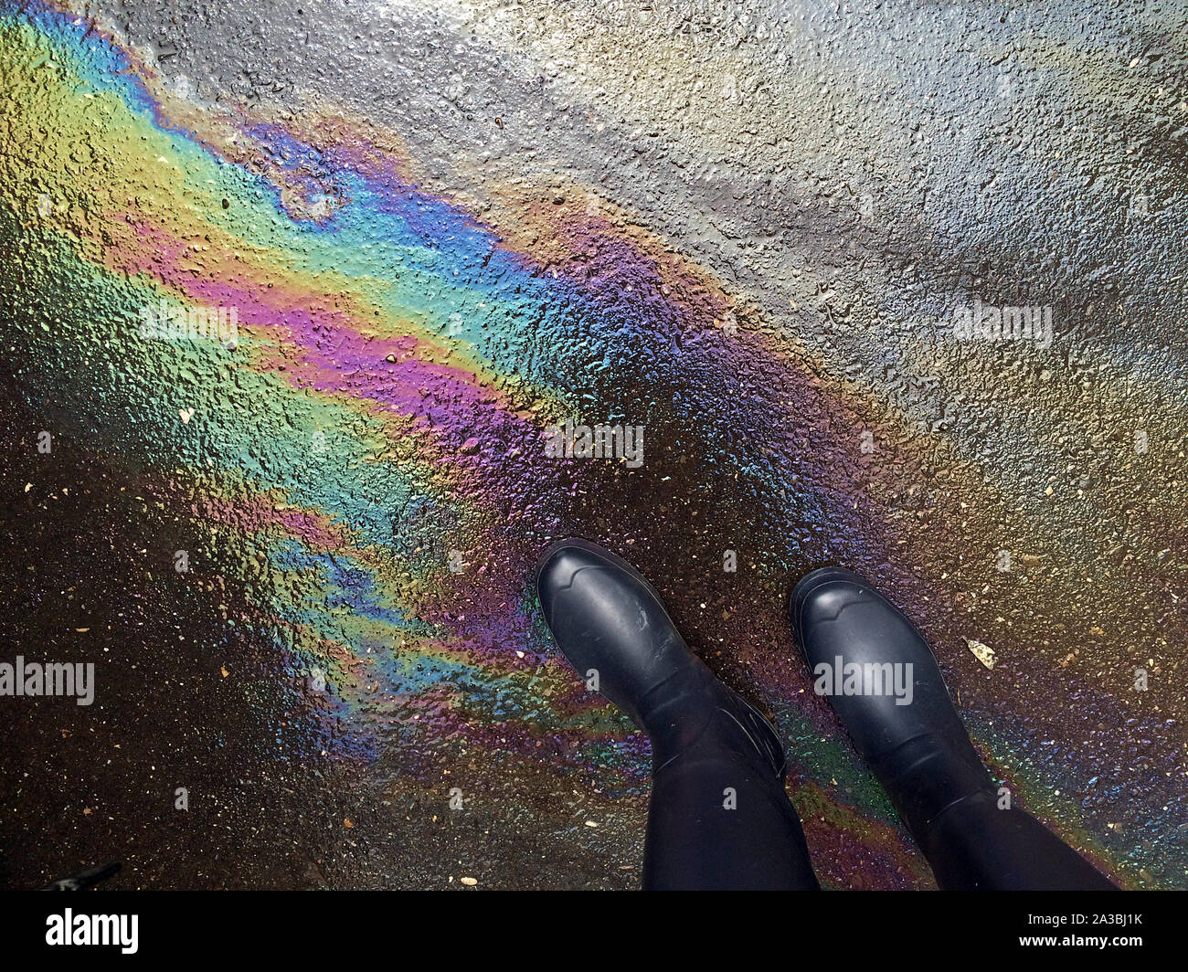 Oil spill rain water hi-res stock photography and images - Alamy