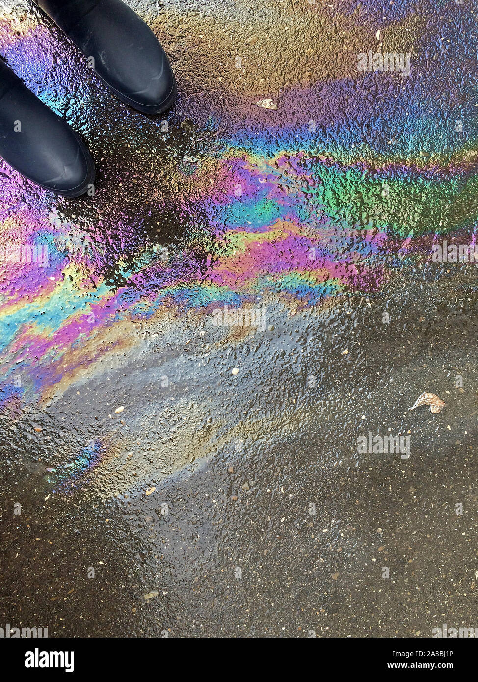 Oil spill rain water hi-res stock photography and images - Alamy