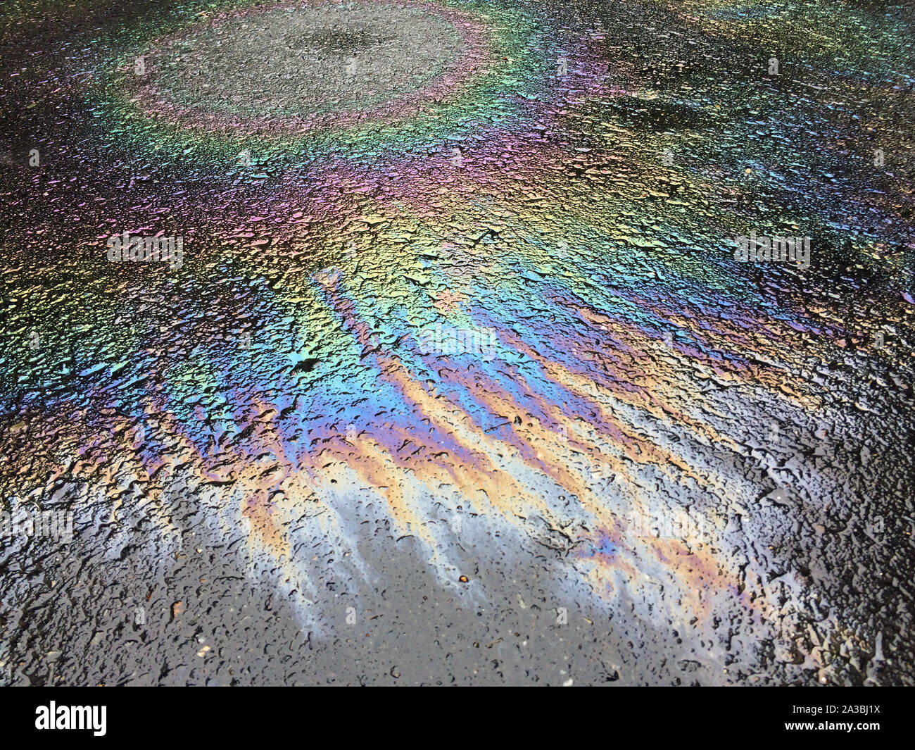Oil spill on asphalt hi-res stock photography and images - Alamy