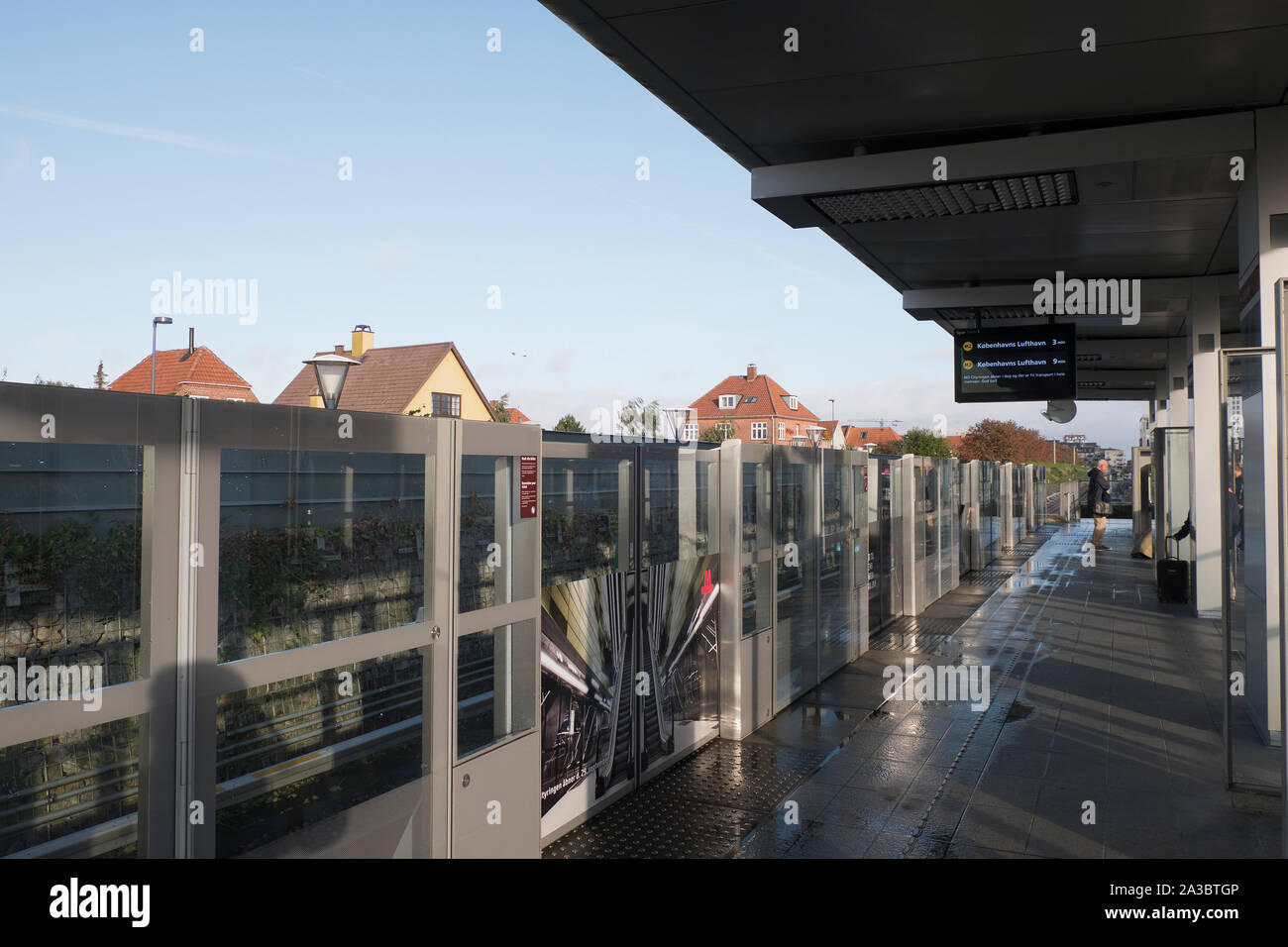 Overground metro station in hi-res stock photography and images - Alamy