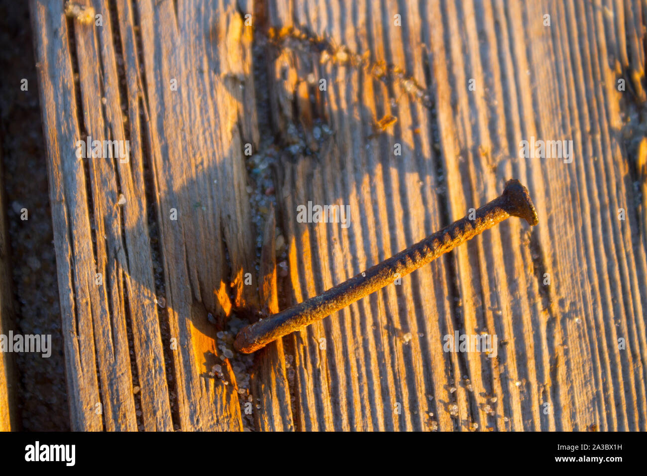 Close up bent rusty nail hi-res stock photography and images - Alamy