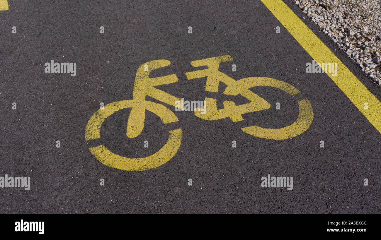 Bike path signal hi-res stock photography and images - Alamy