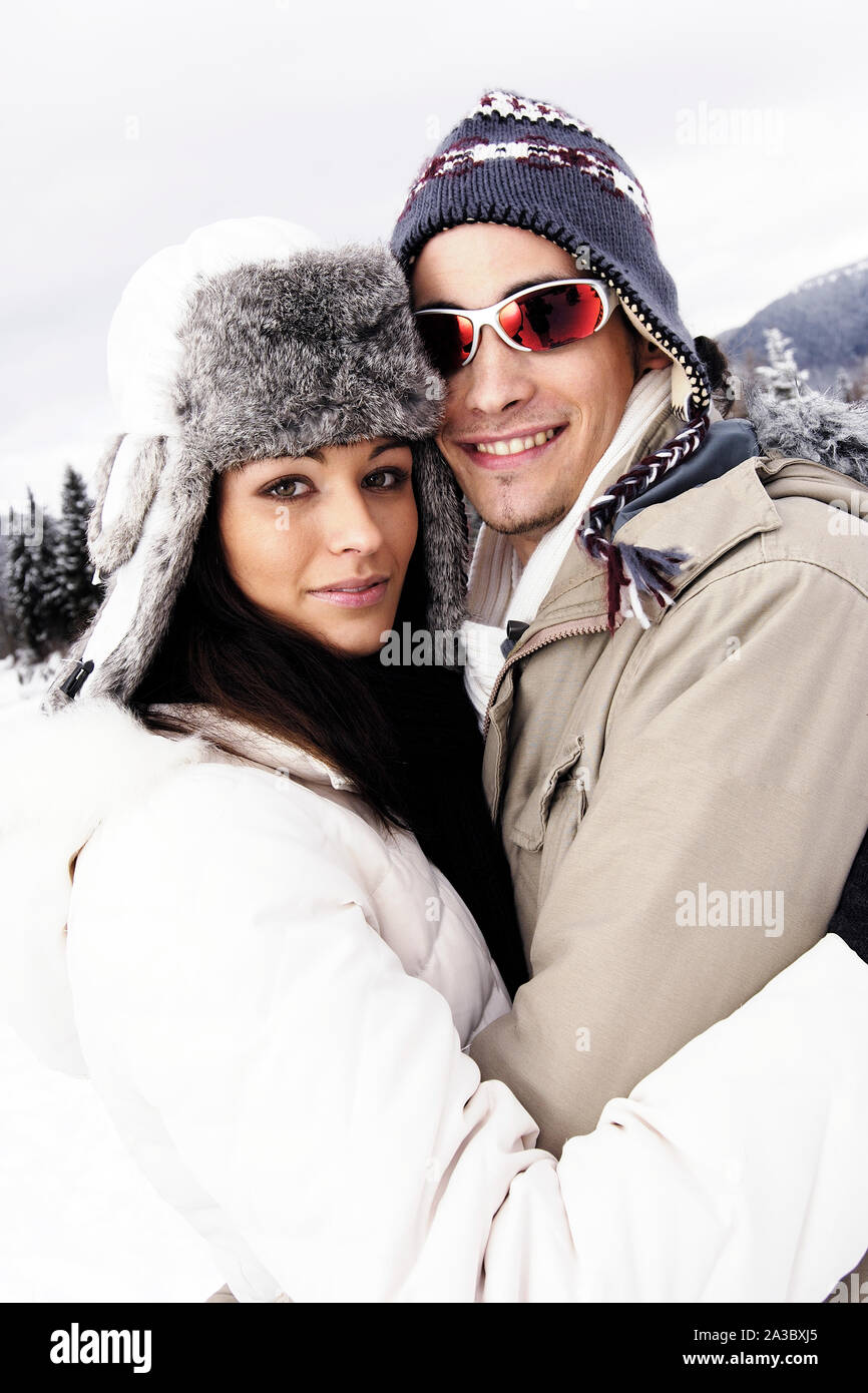 Couples hugging outdoors snow hi-res stock photography and images - Alamy
