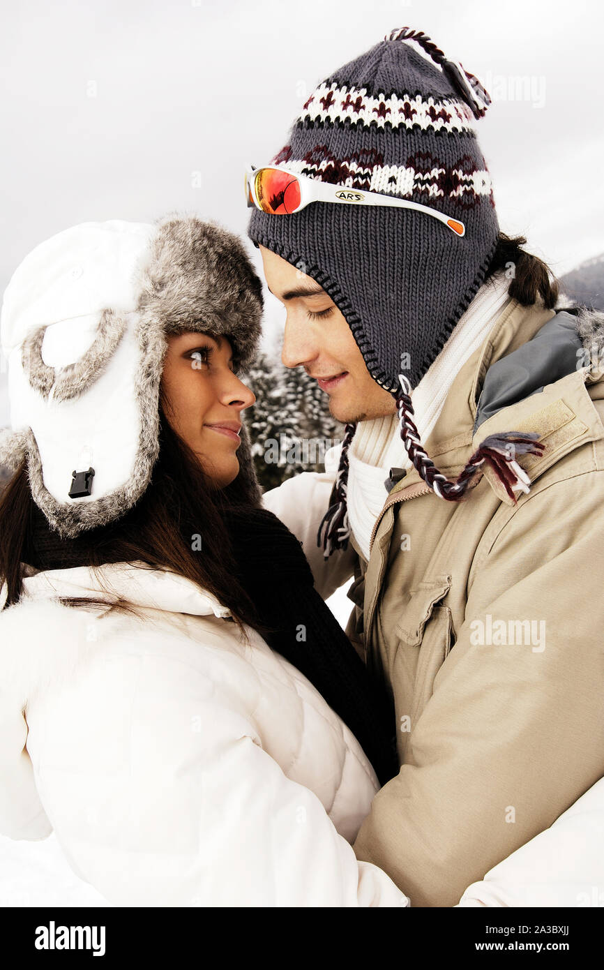 Couples hugging outdoors snow hi-res stock photography and images - Alamy