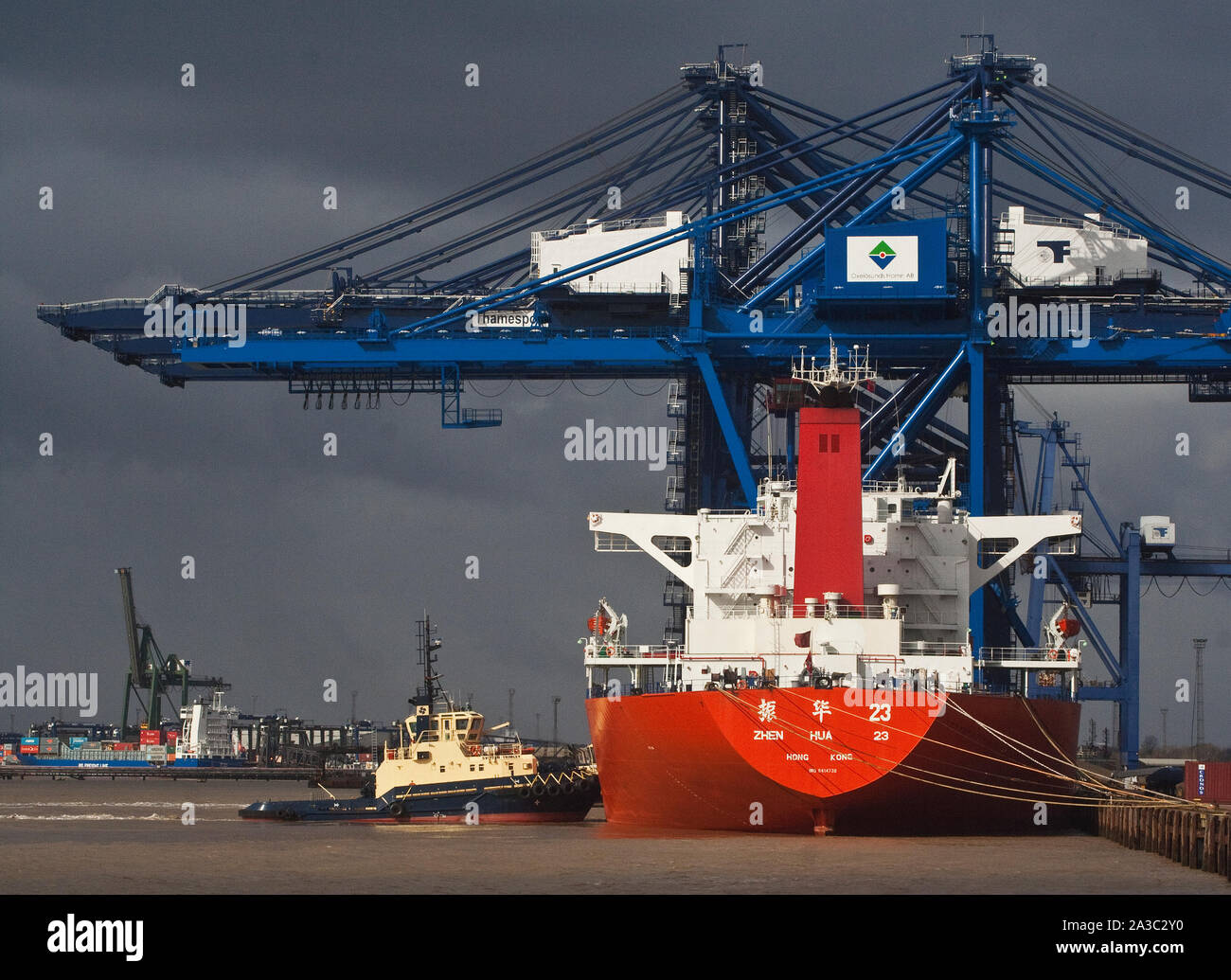 Pushing container ship hi-res stock photography and images - Alamy
