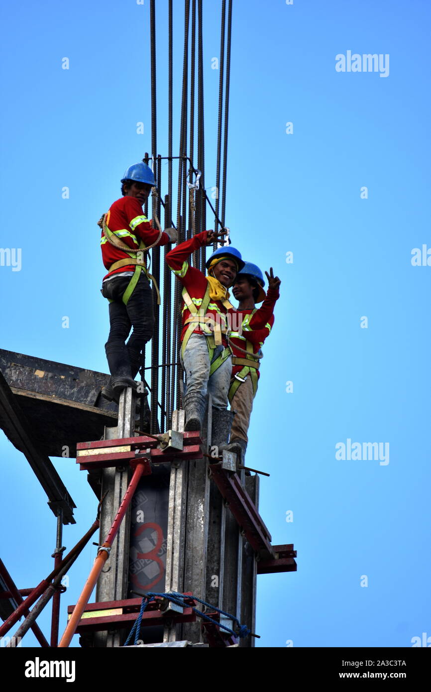 A Friendly Construction Workers Steel Structure Stock Photo - Alamy