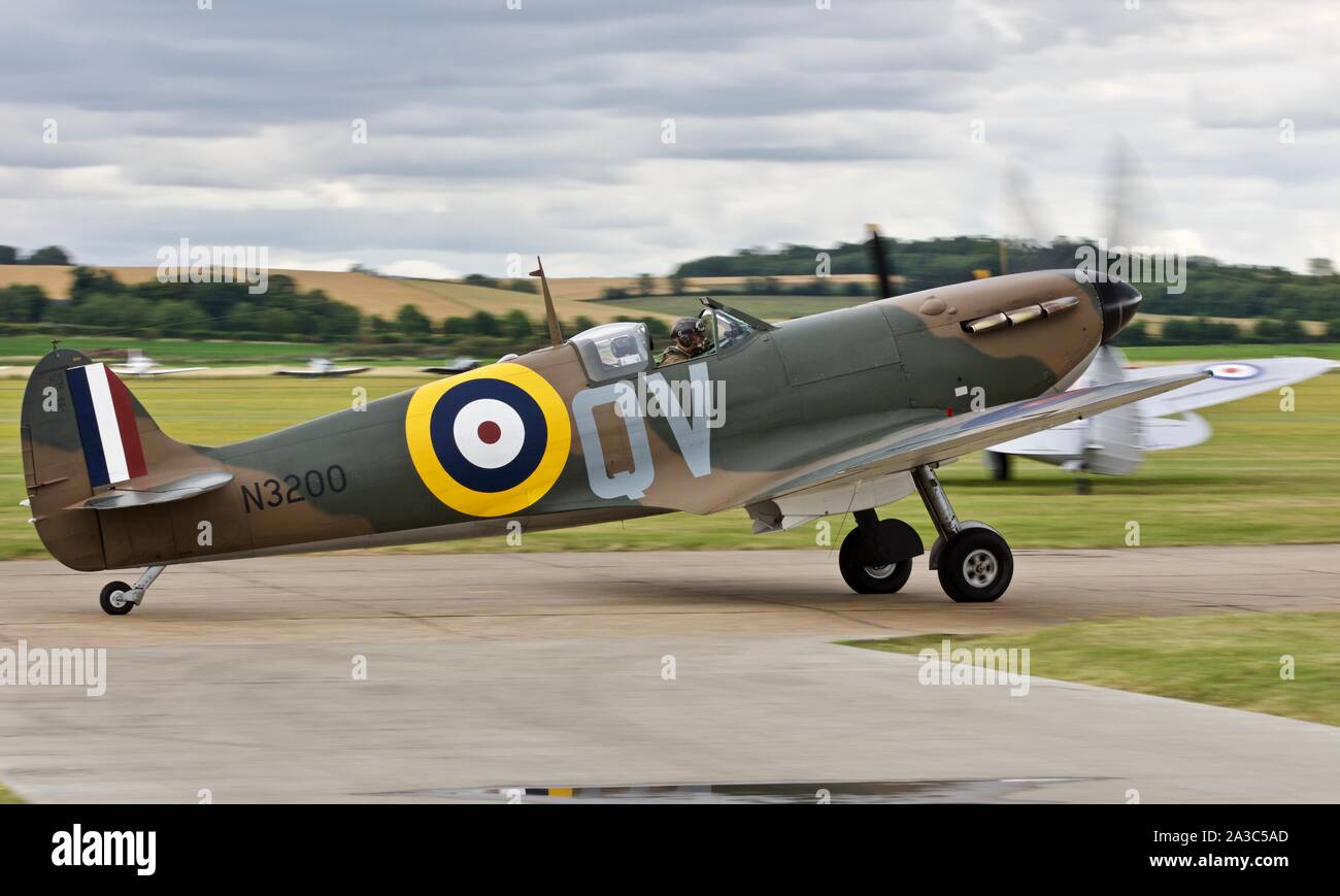 Supermarine Spitfire MkIa (G-CFGJ Stock Photo - Alamy