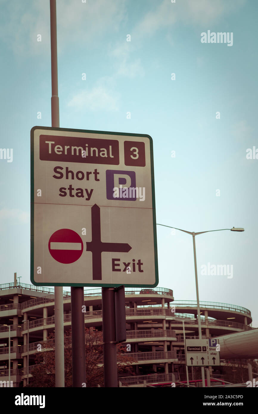 Car park heathrow airport terminal hi-res stock photography and images ...