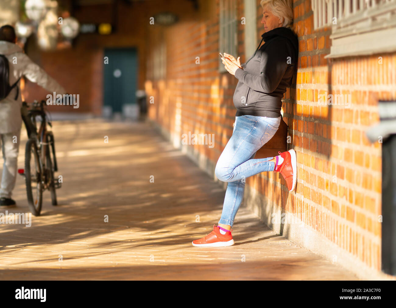 Man pushing woman against wall hi-res stock photography and images - Alamy