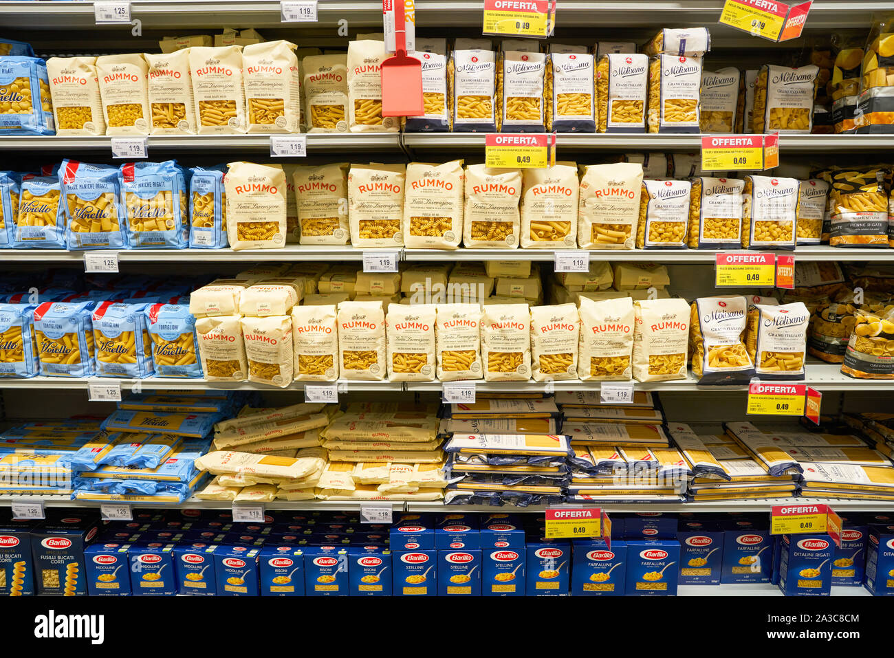 Interspar hypermarket supermarket hi-res stock photography and images ...