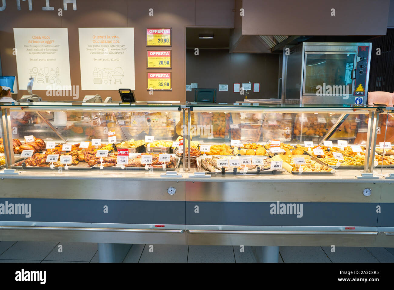 Interspar hypermarket supermarket hi-res stock photography and images ...