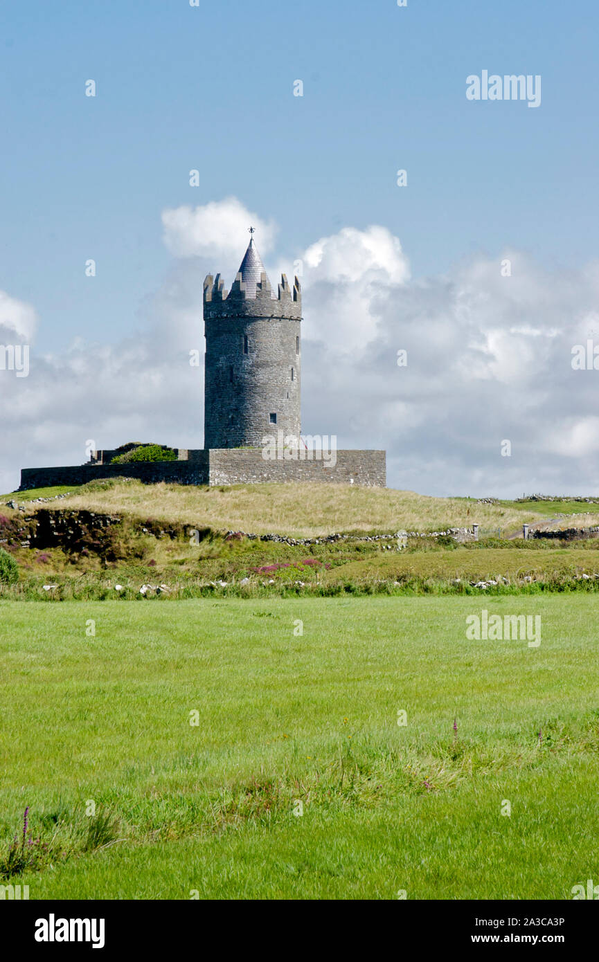 Doonagore castle ireland hi-res stock photography and images - Alamy