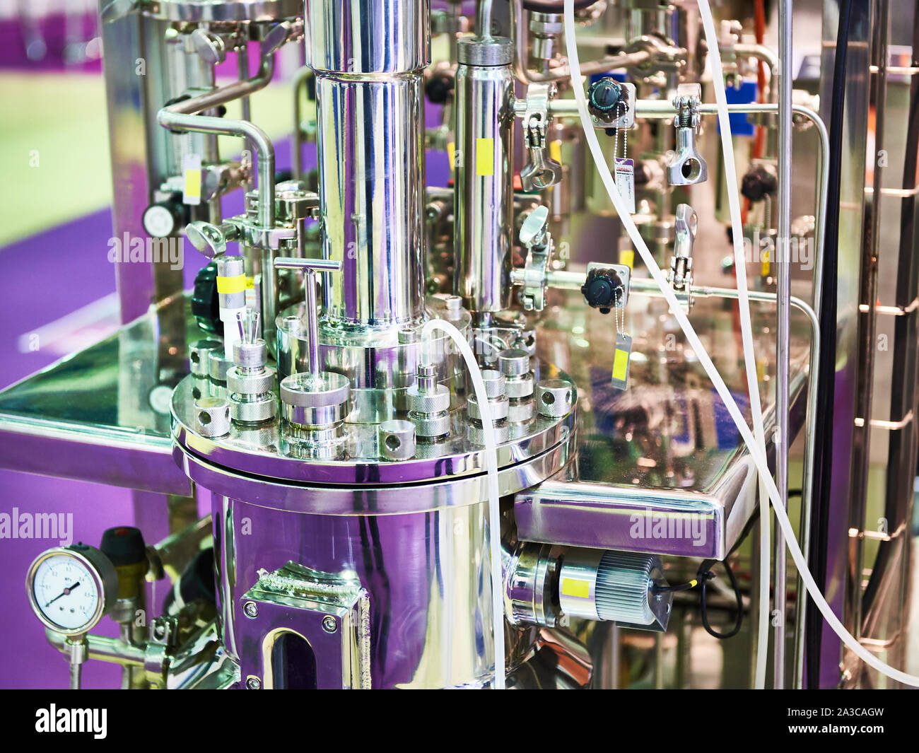 Equipment for chemical reactions for the laboratory Stock Photo - Alamy