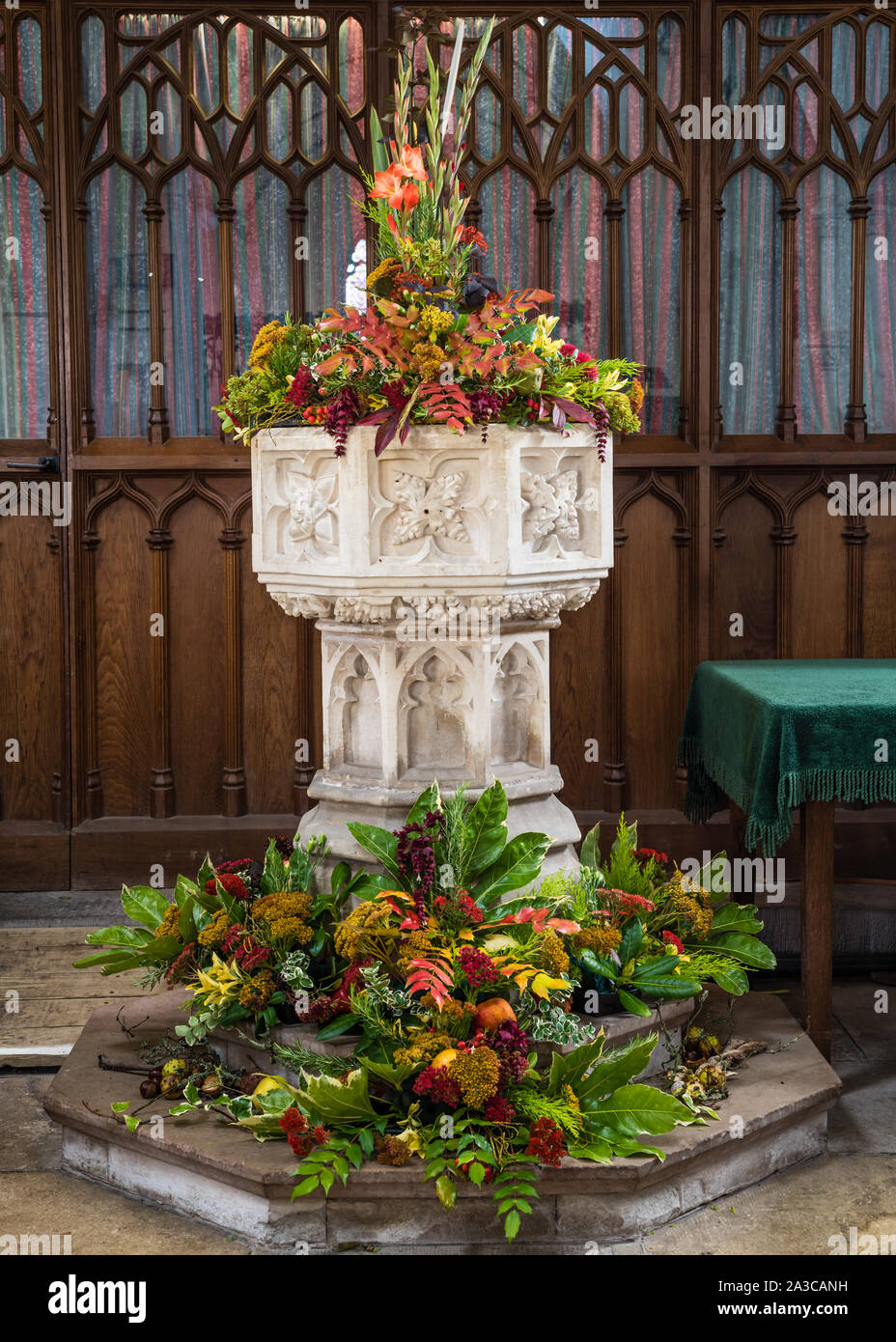 15th century font hi-res stock photography and images - Alamy