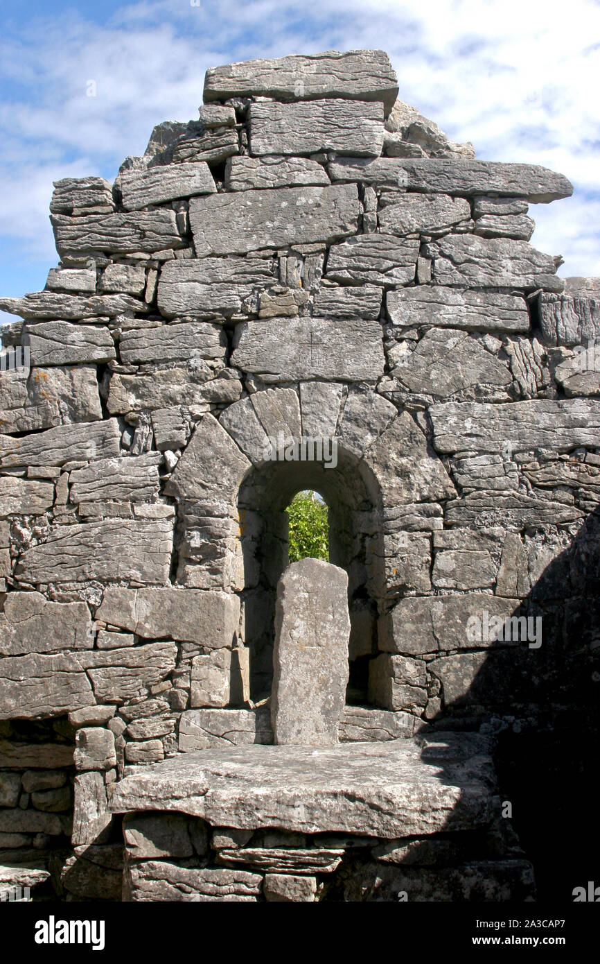 Cill ghobnait ruins inis oirr aran islands ireland hi-res stock ...