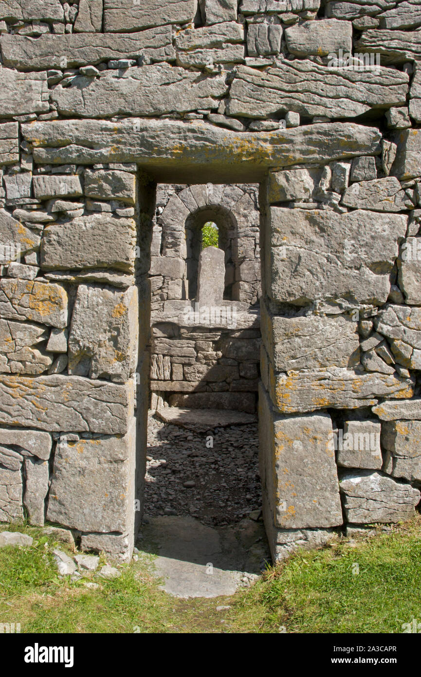 Church of gobnait ruins inis oirr aran islands ireland hi-res stock ...