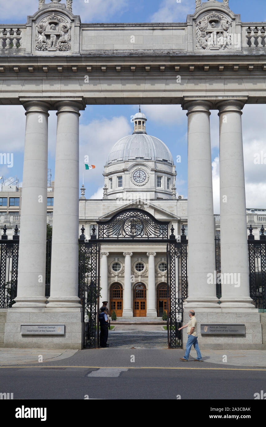 Irish government ministers hi-res stock photography and images - Alamy