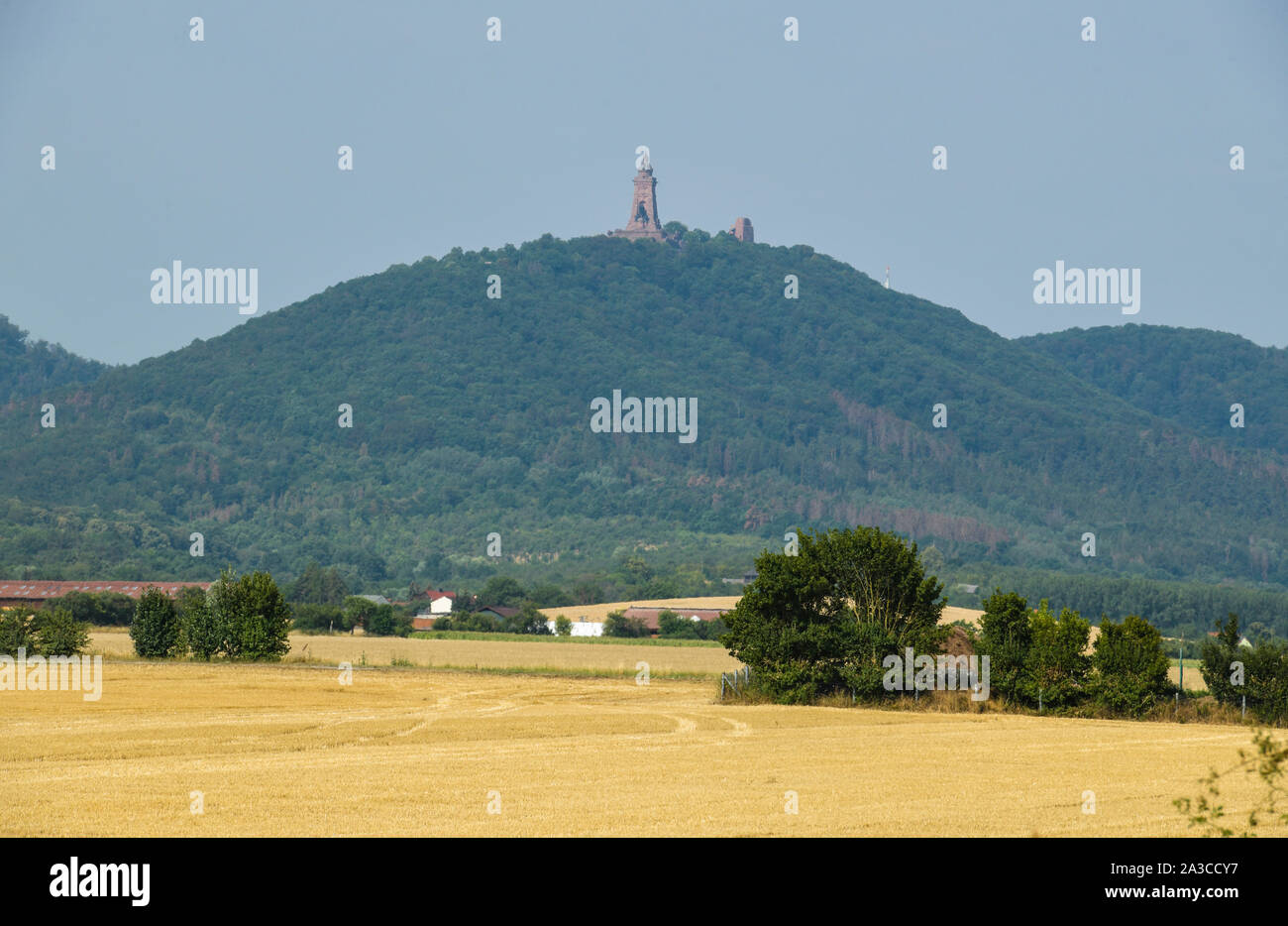 Kyffhäuser-Gebirge mit Kyffhäuser-Denkmal, Thüringen, Deutschland Stock ...