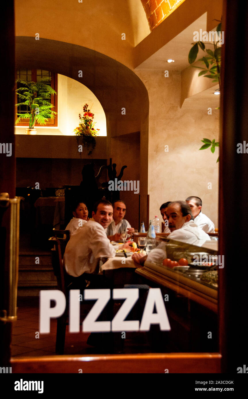 Italian waiters italy restaurant hi-res stock photography and images ...