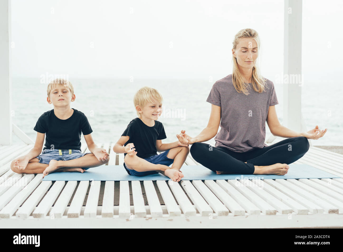 Healthy relationships hi-res stock photography and images - Alamy