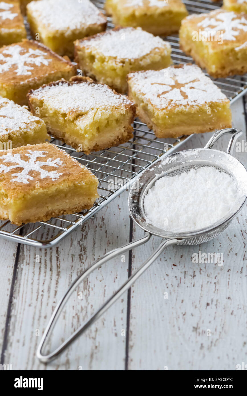 Lemon squares hi-res stock photography and images - Alamy