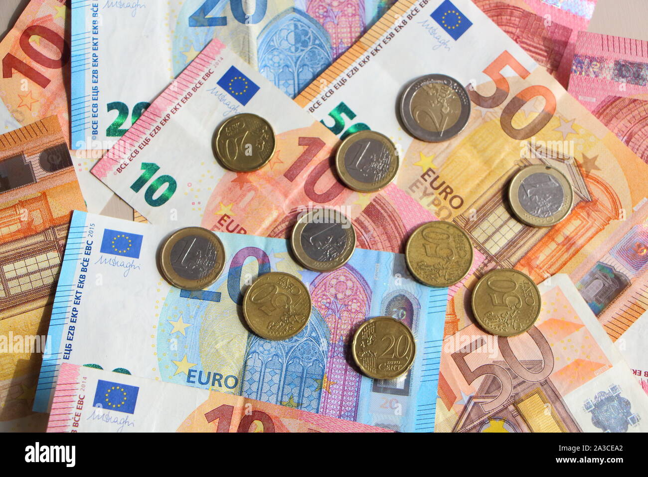 Money spread on table hi-res stock photography and images - Alamy