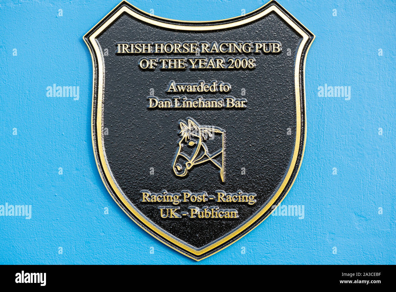 Blue plaque sign wall hi-res stock photography and images - Alamy