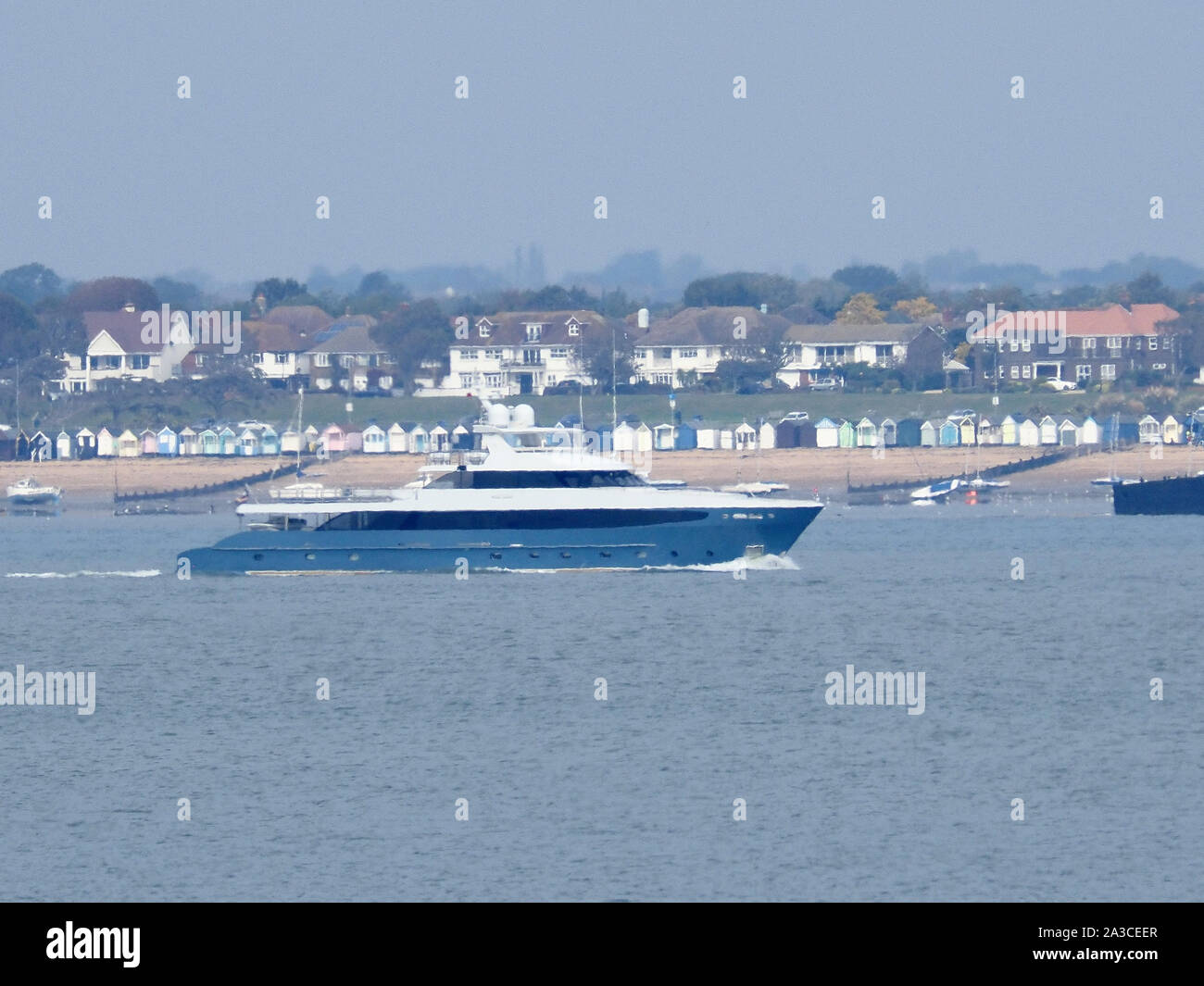 Flying manta superyacht hi-res stock photography and images - Alamy